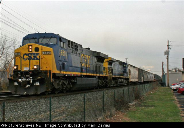CSX 650 + 44